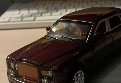 Модель автомобиля Rolls Royce 1:24