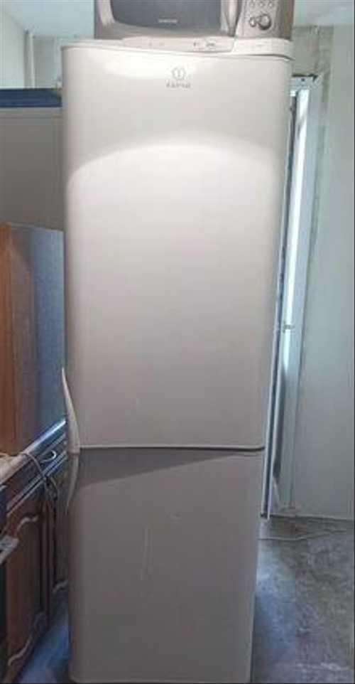 Холодильник бу indesit