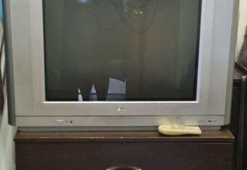 Телевизор LG flatron с плоским экраном и пультом