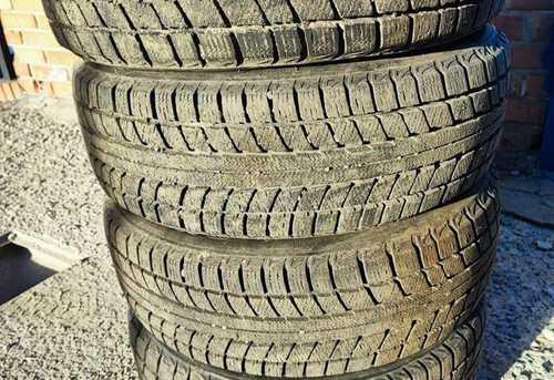 Triangle TR777 215/60 R17 96