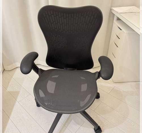 Кресло компьютерное Herman Miller Mirra 2