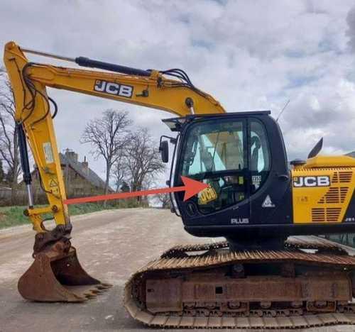 Стекло JCB JC 160/180/200/220/330 2005- дверное левое с вырезом под форточку (закалённое)