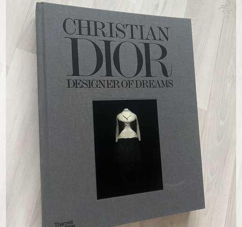 Dior книга