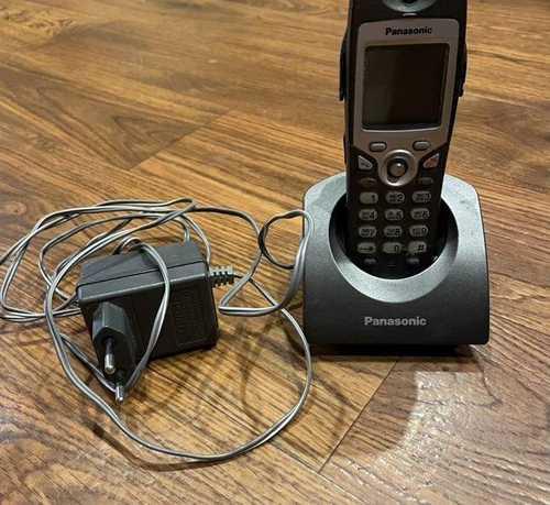Телефон Panasonic с зарядкой