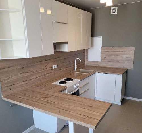Кухня с барной стойкой