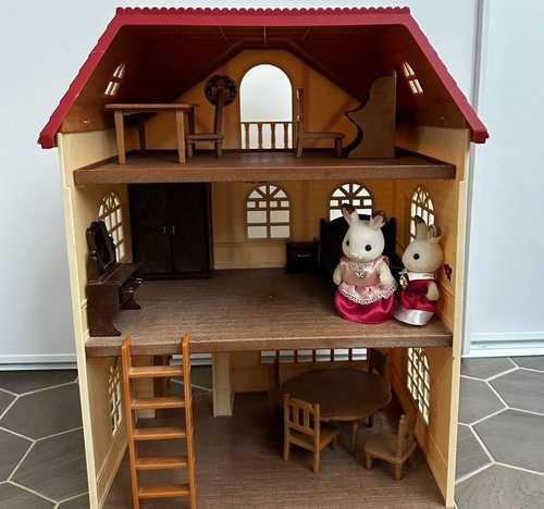 Sylvanian families домик с мебелью и семьями