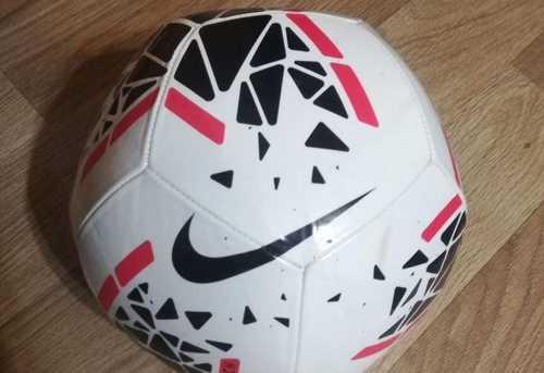 Футбольный мяч Nike pitch