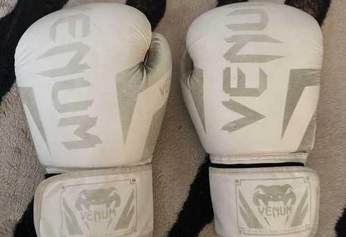 Боксерские перчатки 10 oz venum
