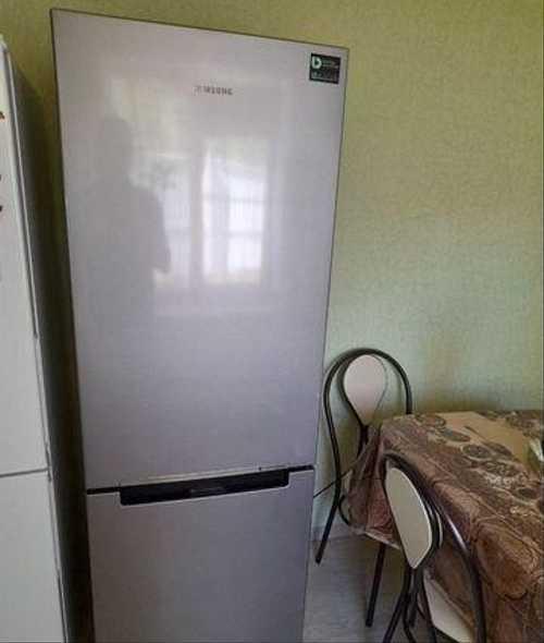 Холодильник с морозильником Samsung rb30j3000sa