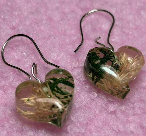 Сережки из эпоксидной смолы сердечки