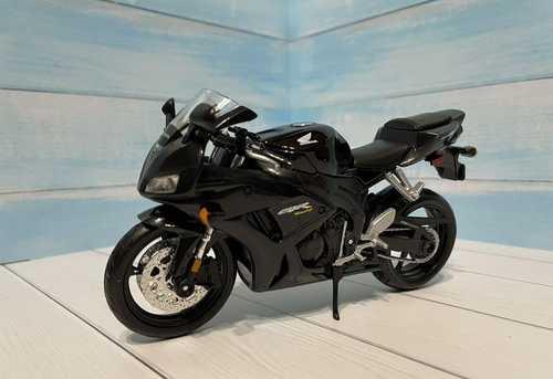 Модель мотоцикла Honda CBR-1000RR 1/12 Maisto