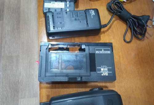 Продается видеокамера JVC GR-AX227