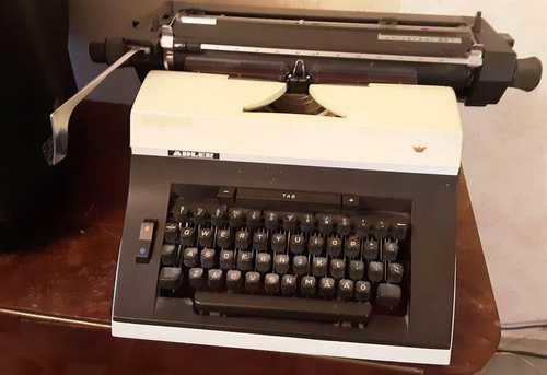 Печатная пишущая машинка Adler Universal