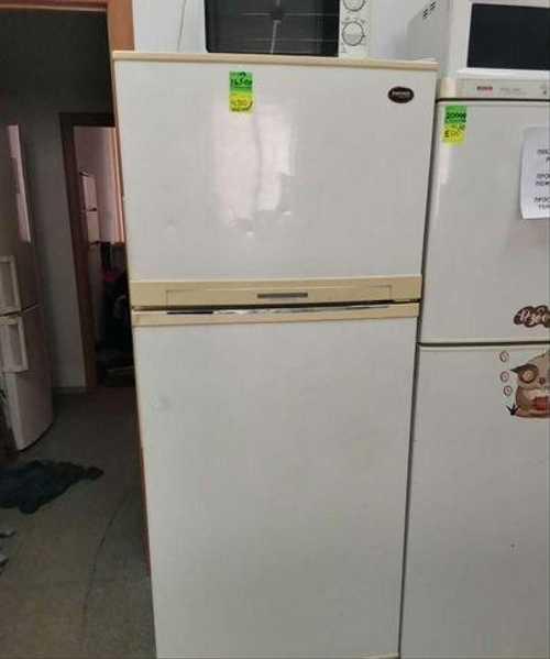 Большой холодильник для дружной семьи