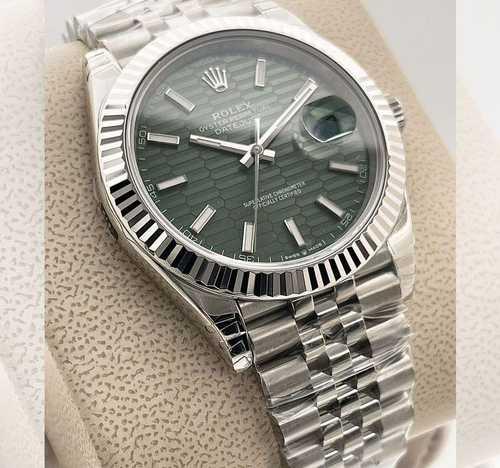 Часы Rolex Datejust 41 Green Fluted Motif Dial