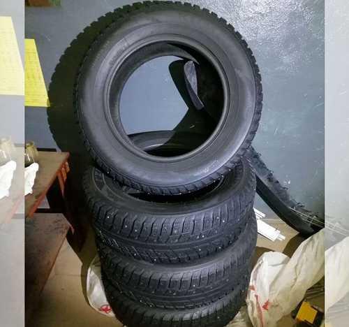 Kumho I'Zen KW22 215/65 R16