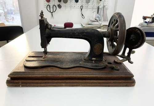 Швейная старинная машина Зингер