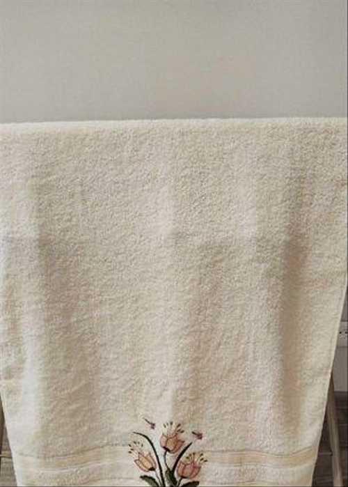 Новое банное полотенце с вышивкой 140х70 см Koloco