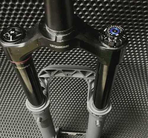 Вилка велосипедная RockShox ZEB Ultimate