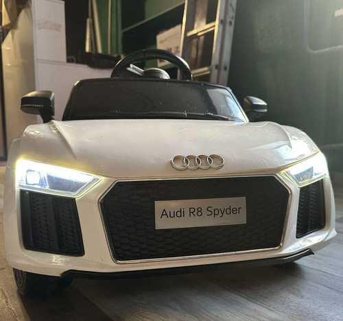 Электромобиль детский Audi R8 Spyder