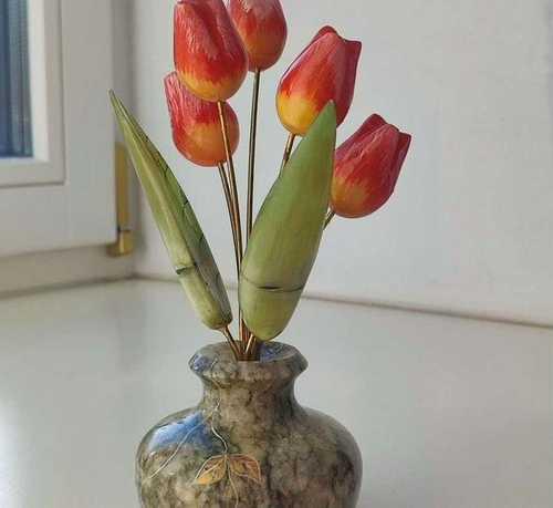 Тюльпаны. Цветы из камня. Уральский селенит