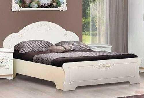 Кровать двухспальная белая