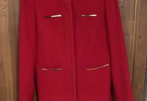 Пальто красное новое