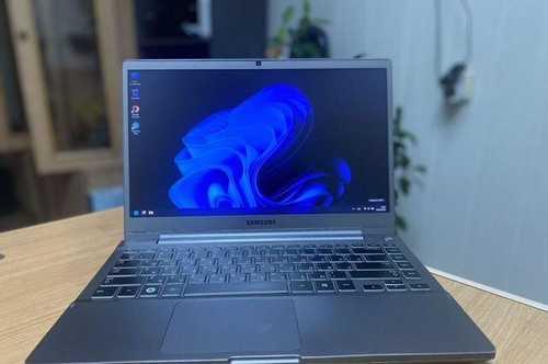 Топовый ноутбук в металлическом клрпусе Samsung