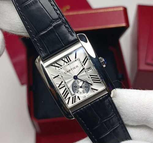 Часы Cartier Tank с фирменным комплектом