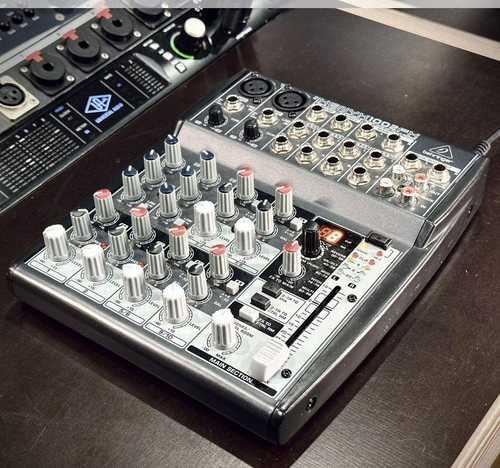 Микшерный пульт Behringer Xenyx 1002FX