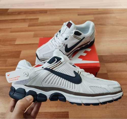 Кроссовки мужские Nike Air Zoom Vomero 5. Новые