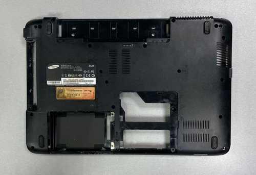 Нижняя часть корпуса, поддон ноутбука Samsung R525