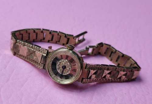 Часы наручные женские Чайка с браслетом