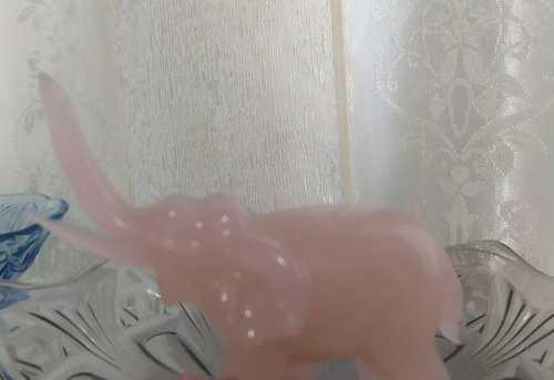 Статуэтка из розового кварца-розовый слон