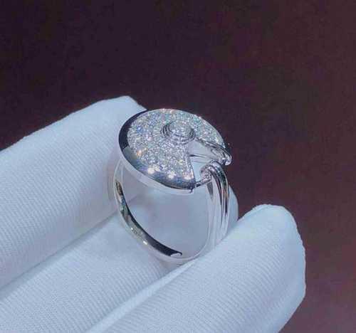 Кольцо Cartier Amulette белое золото 0,64ct