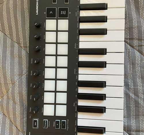 Миди клавиатура Novation launchkey mini mk3