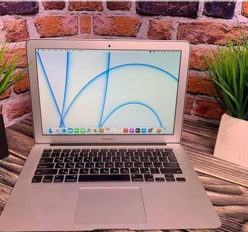 Apple MacBook Air 13 8gb/SSD/120gb/Monterey