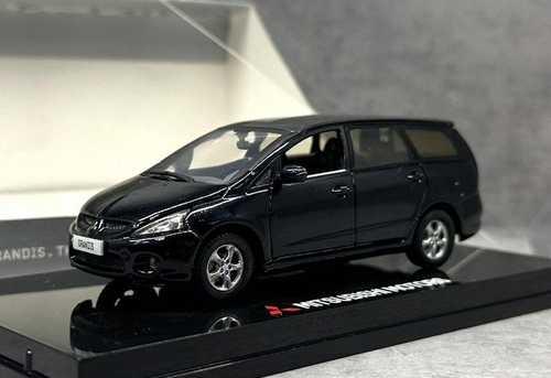 Модель автомобиля Mitsubishi Grandis Black 1:43