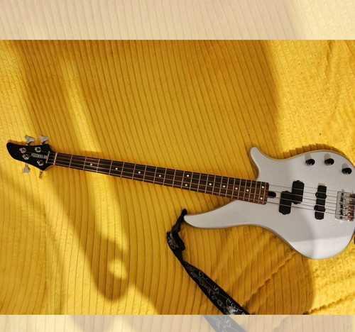 Yamaha bass guitar