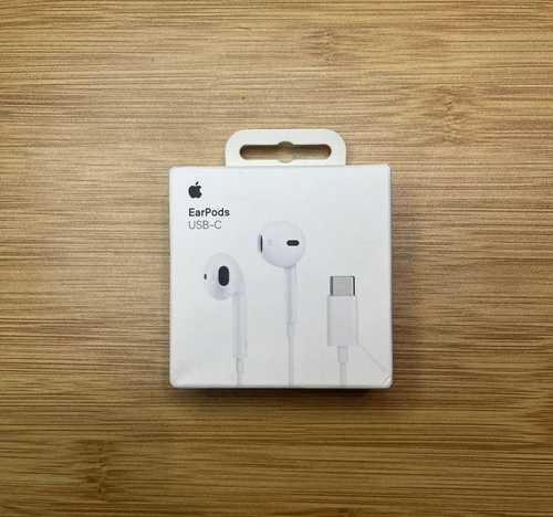 Наушники Apple EarPods with Type C mtjy3ZM/A