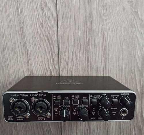 Звуковая карта Behringer u-phoria umc204