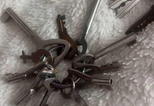 Старые ключи маленькие и большие