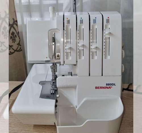 Оверлок bernina 880DL