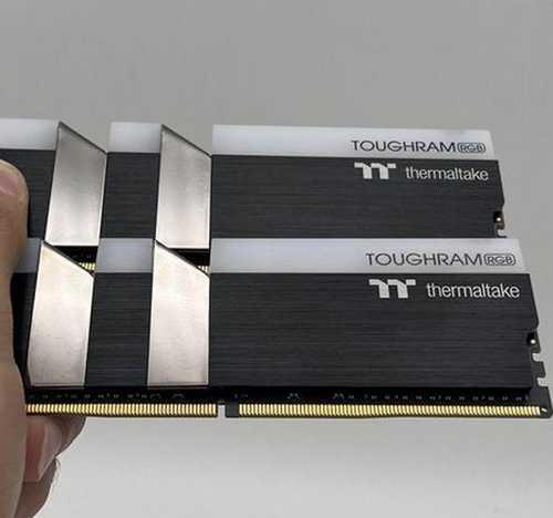 DDR4 64GB Thermaltake Toughram RGB