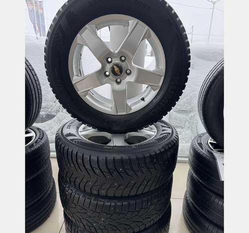 Колеса зимние 235/65 r17