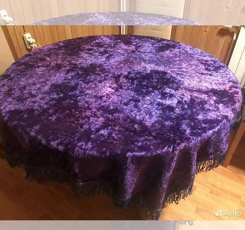 Фиолетовая старинная плюшевая скатерть