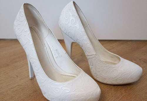 Туфли женские белые 35 размер