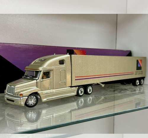 Редкая модель грузовика Freightliner 1:43 NZG