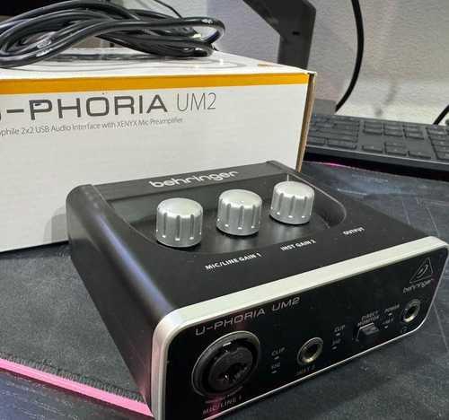 Внешняя Звуковая карта Behringer U-Phoria UM2