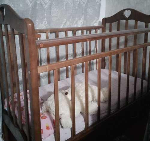 Продам детскую кроватку